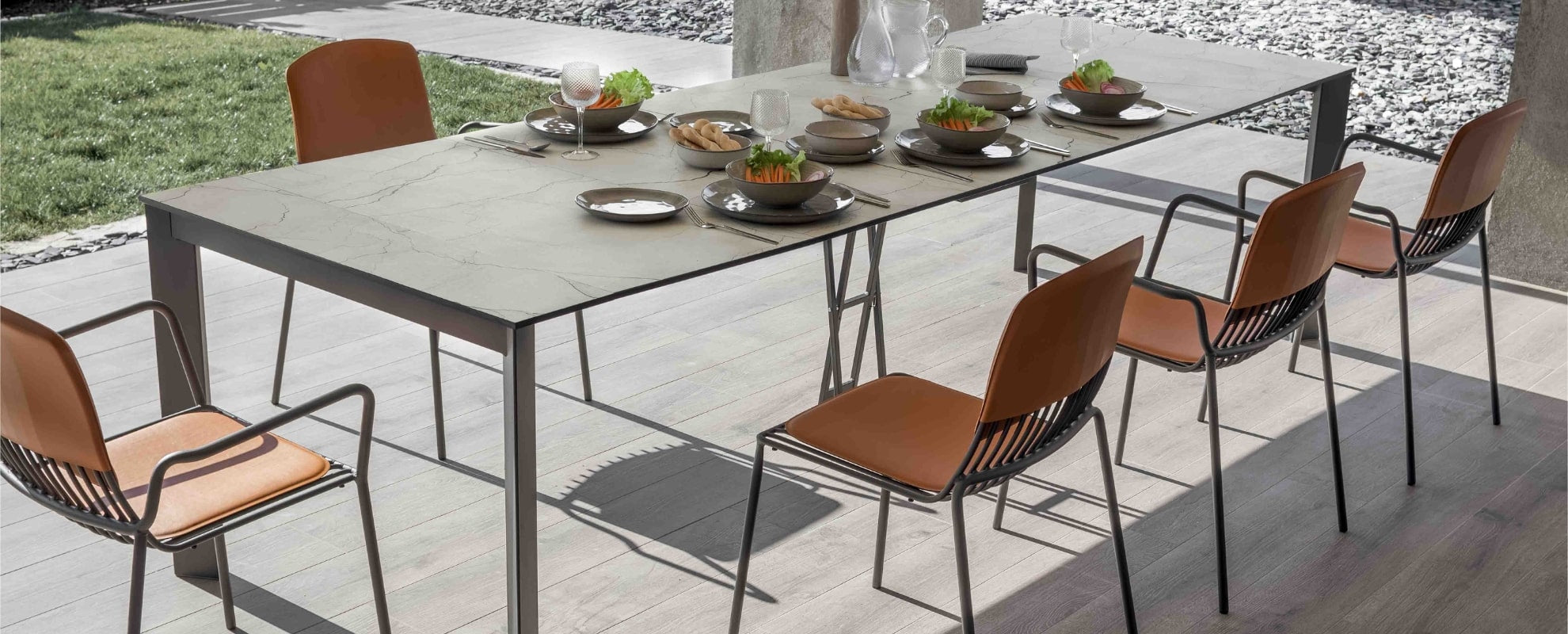 Stylish Outdoor Fixed & Extendable Tables for Balconies – Spaceman
